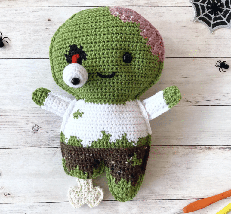 8 Spooky Crochet Halloween Projects to Haunt Your Home - Easy Crochet ...